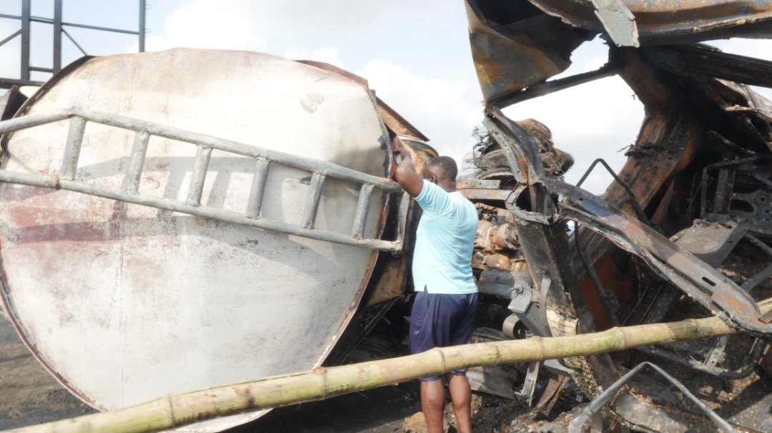 Photos: Tanker explosion at Kara bridge leaves devastation in its wake ...